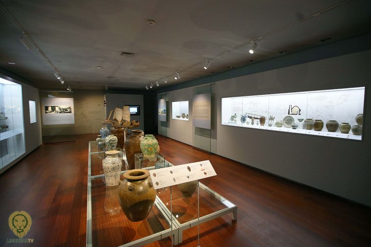 Philippine Gold, Indigenous Textiles & Southeast Asian Trade Ware ...