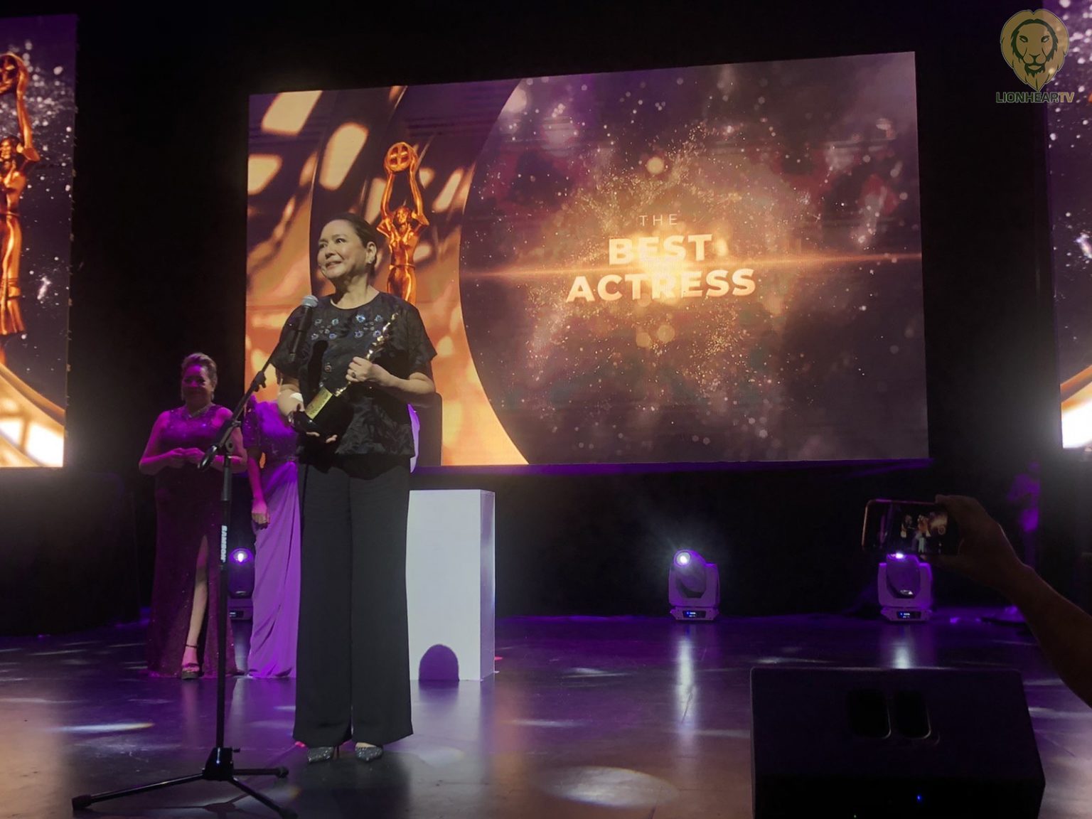 LOOK: Charo Santos pokes fun at meme with Regine Velasquez during ...