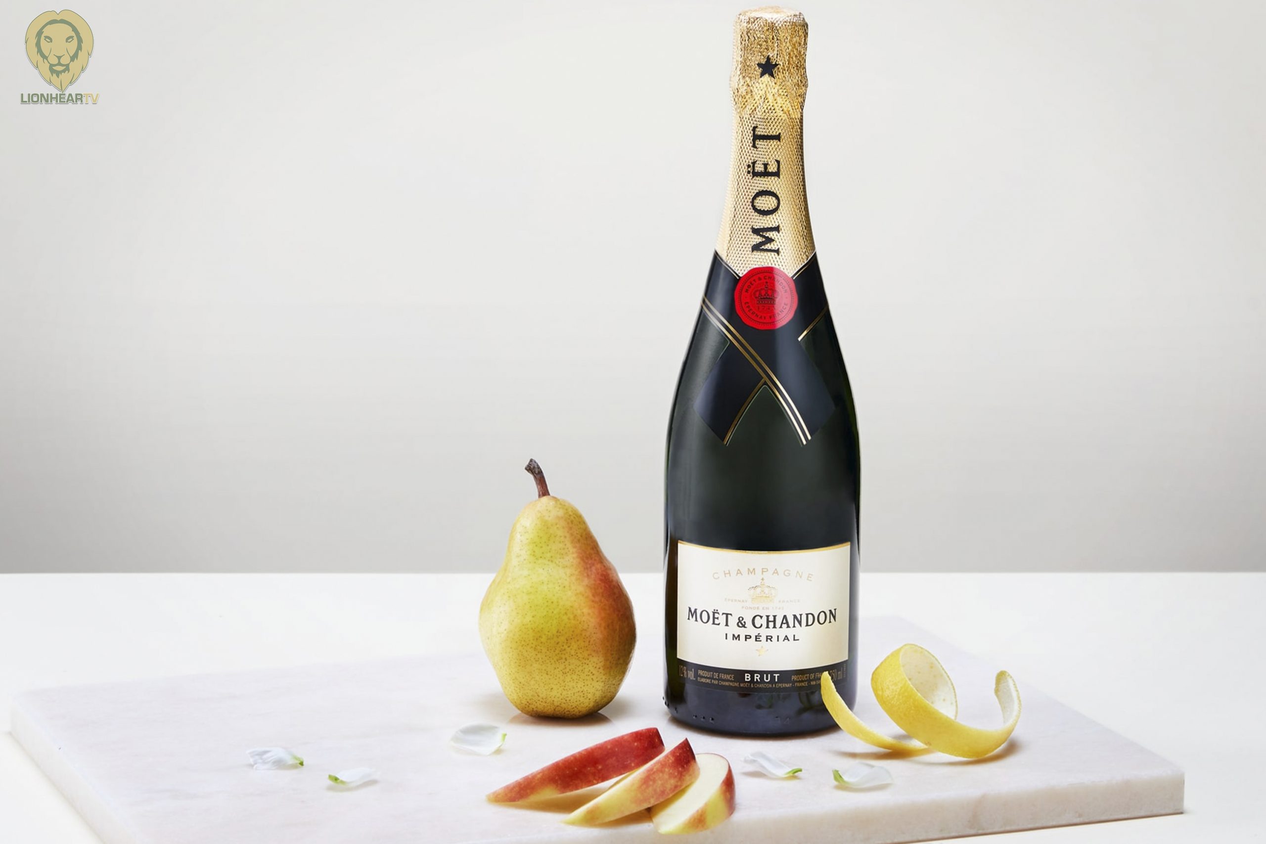 ‘Tasting the stars’ at 40,000 feet, exclusively with Emirates - LionhearTV