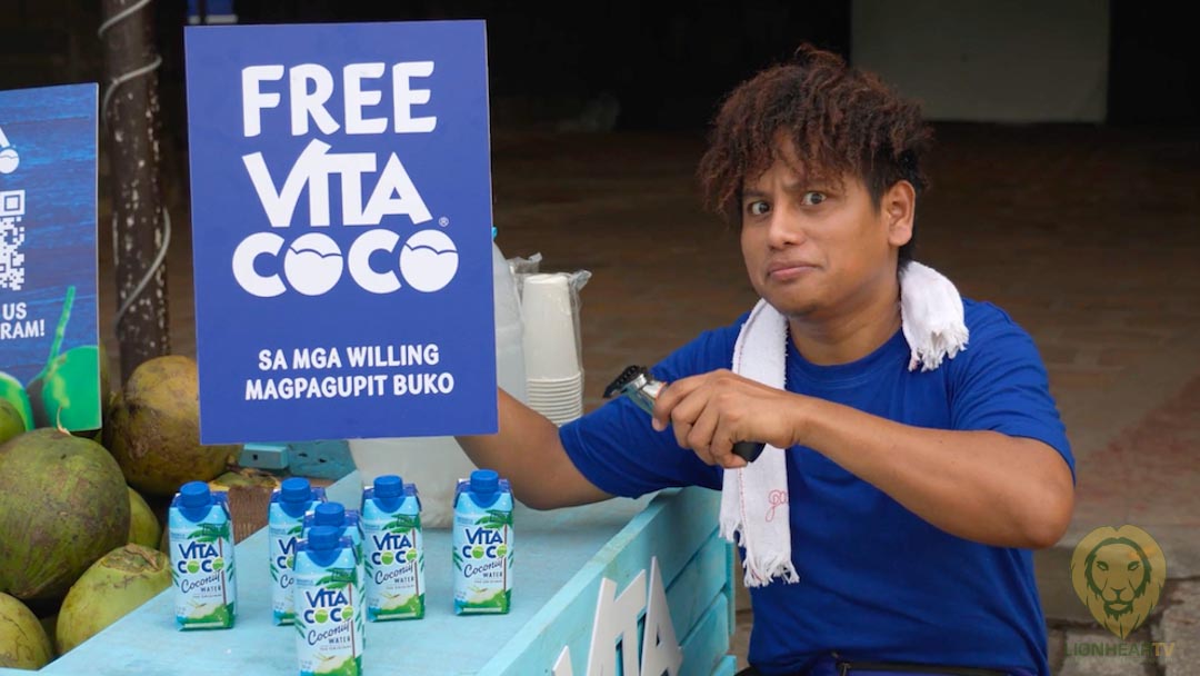Rizal Park Visitors Surprised by Leron Leron Sinta & Vita Coco ...
